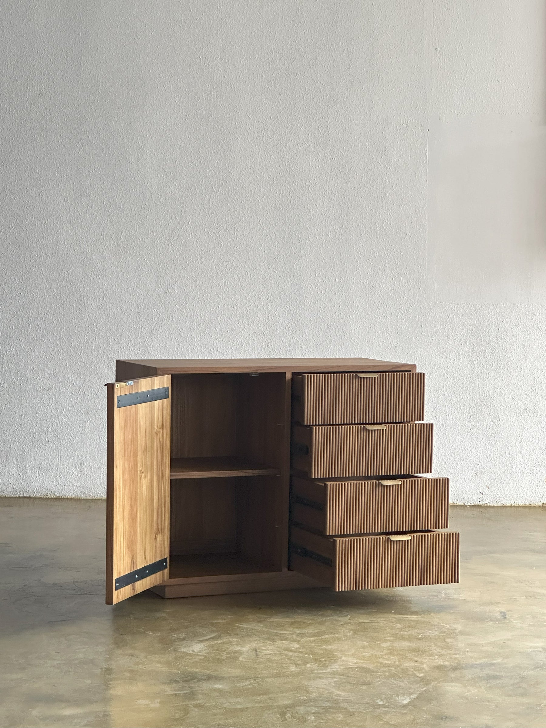 Chest of Drawers – Gamar Furniture