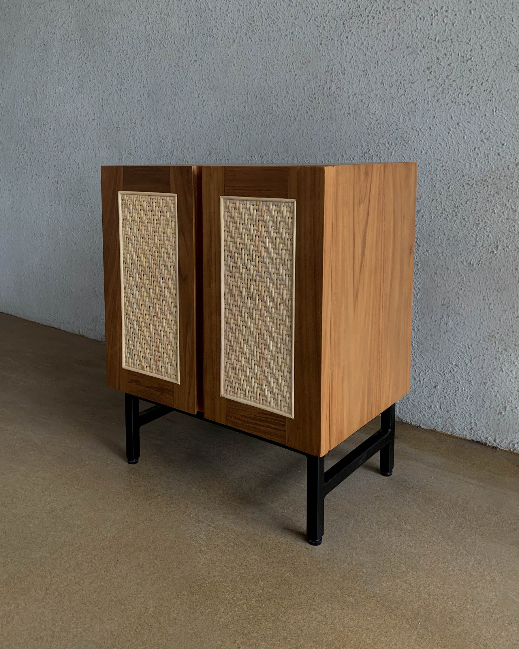 Bedside Tables – Gamar Furniture