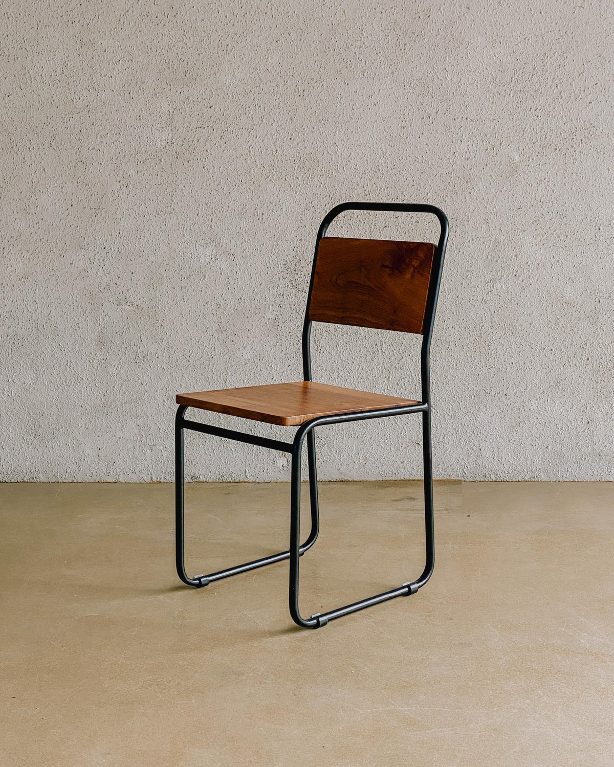 Leon Chair – Gamar Furniture